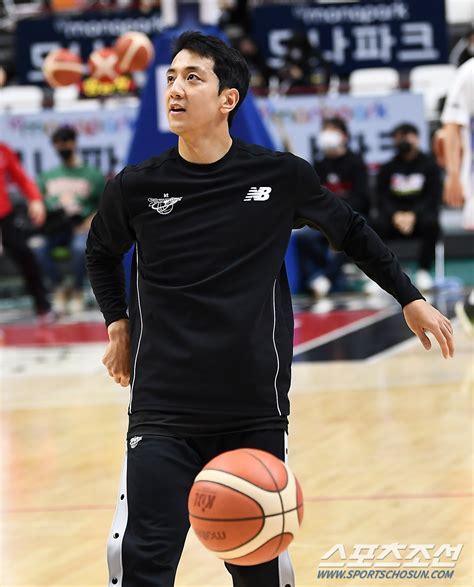 프로농구 최고 흥행카드 허훈 완벽한 실력과 달콤한 미소로 농구장 찾은 팬들 마음까지 저격 수원현장