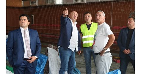 Министър Кралев инспектира спортна зала в Етрополе Снимки