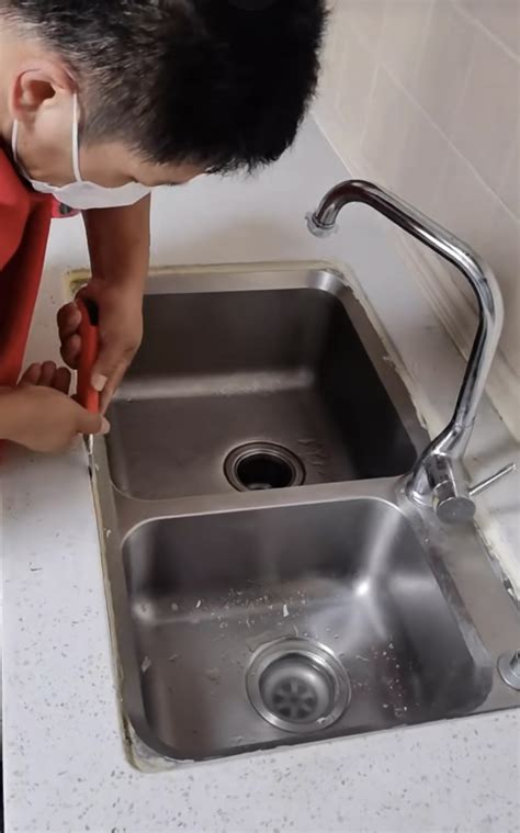4 Easy Steps To Remove Old Silicone Sealants Without Any Chemical
