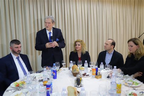 Berisha Agjërimi Akti Më Fisnik Ku Njeriu Prek Sakrificën Ti Lutemi Zotit Që Ramazanin Dhe