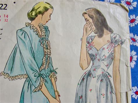 Simplicity Pattern 2222 Rare Uncut Glamorous Misses Nightgown And Bed
