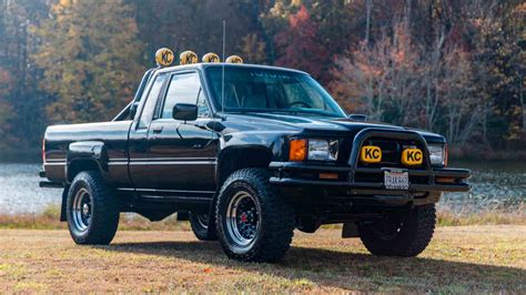 Vente Du Pick Up Toyota Hilux De Retour Vers Le Futur Belles Machines