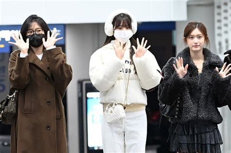 귀도리로 완성한 장원영 명품패딩 코디 깜찍 공항패션 속 미우미우 여성 숏 패딩 가격은 네이버 블로그