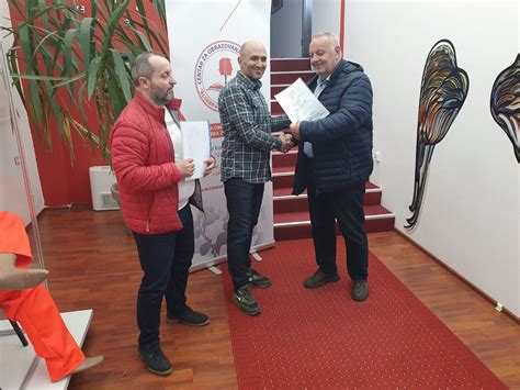 Врачени сертификатите од шестиот дел од обуката за Cnc програмери и оператори Меѓународен