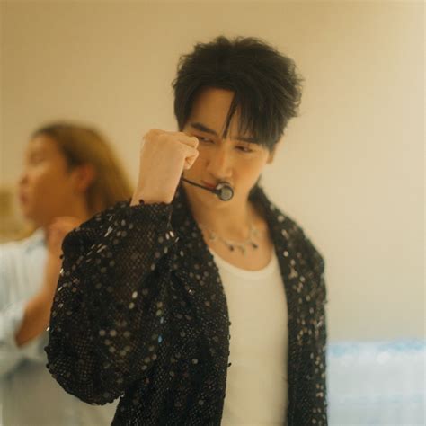 Ig กองทัพ พีค และแล้วเราก็ยังวนลูปอยู่ในงานคอน 555 Instagram