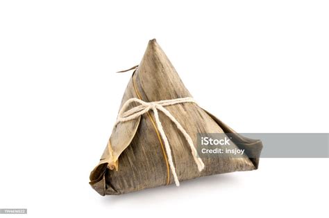 Zongzi 쌀 덤플링두 안 우 드래곤 보트 축제에서 유명한 음식의 디자인 컨셉 클로즈업 클리핑 경로 컷 아웃 흰색 배경에 고립 0명에 대한 스톡 사진 및 기타 이미지