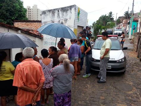 G1 Mulher é assassinada a tiros no bairro de Mãe Luíza em Natal