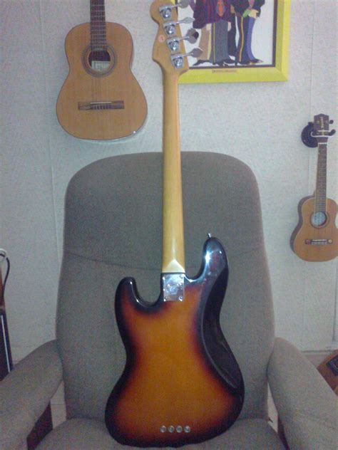 Vintage Modified Jazz Bass Fretless Squier Audiofanzine