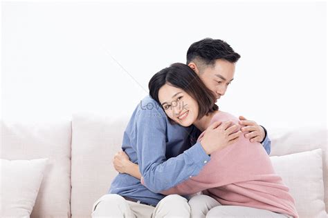 Couples Embrace Each Other Images Hd Pictures For Free Vectors