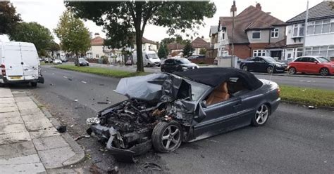 Mangled Car Wreck Shows How Lucky Driver Was To Walk Away Liverpool Echo