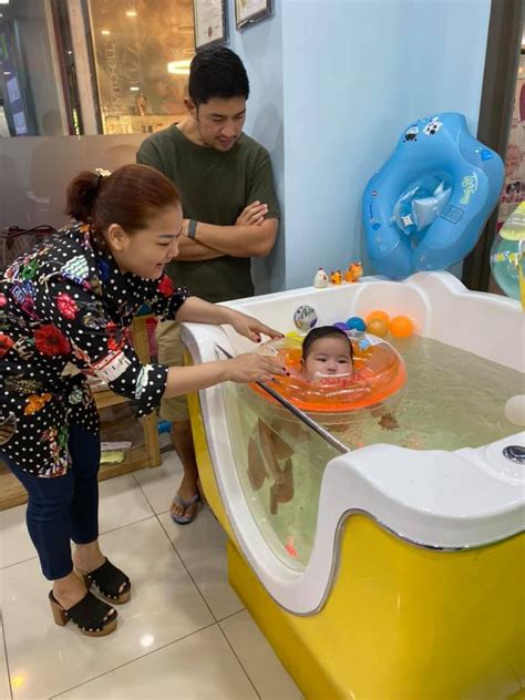 နွေးထွေးကြင်နာတဲ့ချစ်ခြင်းတွေနဲ့ နှစ်ယောက်သားအကြည့်ချင်းဆုံပြီး ကမ်းခ