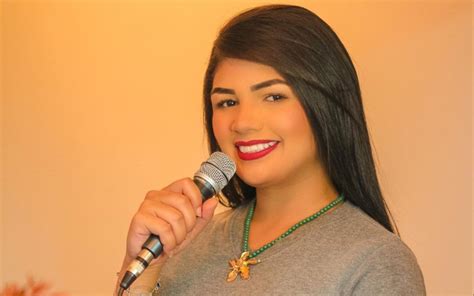 Cantora E Radialista Vivi Araújo Morre Aos 22 Anos Em Trágico Acidente