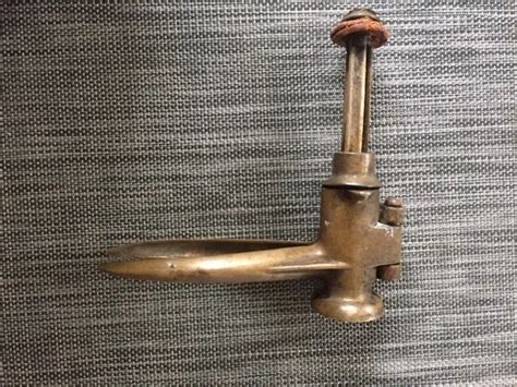 ANCIENNE BOUCHONNEUSE MANUELLE En Laiton EUR 15 00 PicClick FR