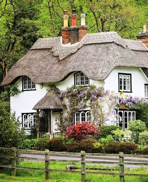 Solve Thatched Cottage Jigsaw Puzzle Online With 72 Pieces