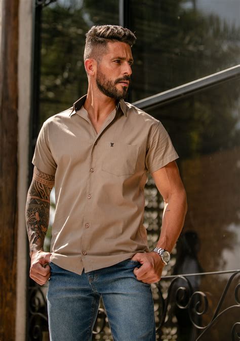 CAMISA MASCULINA SOCIAL TRADICIONAL MANGA CURTA CAQUI Elegance Camisas
