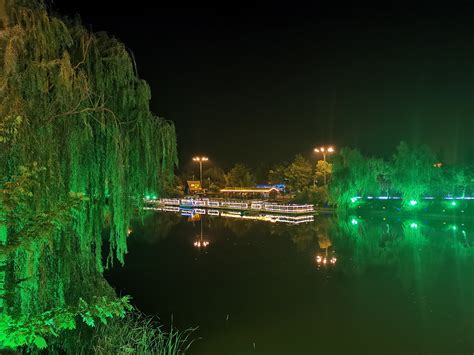 汶上南湖夜景 南宁南湖夜景 大山谷图库