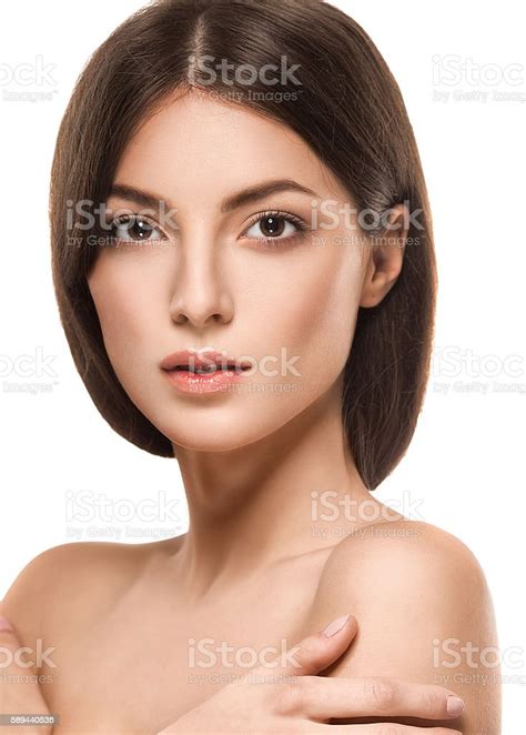 아름다운 여인 얼굴 클로즈 업 인물사진 젊은 스튜디오의 인명별 1에 대한 스톡 사진 및 기타 이미지 1 가까운 갈색 머리 Istock