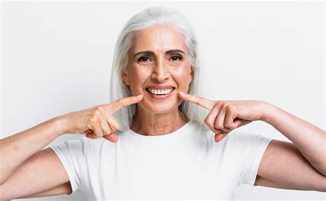 Los beneficios de las prótesis sobre implantes dentales Dentista en Mariena del Aljarafe