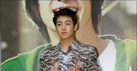 포토 이현우 위대하게 은밀하게 기대하세요