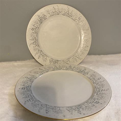 2 Lynns Fine China Christmas Pines Pattern 10 5 Dinner Plate White And