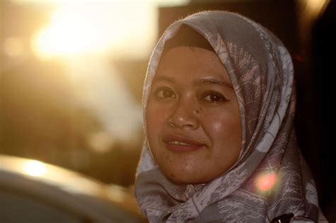 Premium Photo Close Up Portrait Of Mid Adult Woman Wearing Hijab