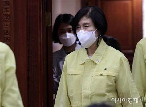 포토 코로나19 중대본회의 참석하는 이기순 여가부 차관 아시아경제