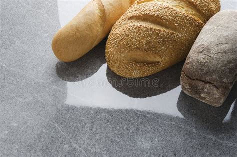 Pan De Rye Pan Con Las Semillas Del Sesam Baguette En Superficie De