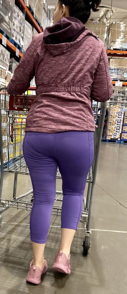 Costco Sighting Latina Milf In Purple Capri Legging Spandex
