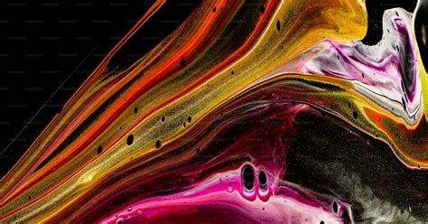 검은색 배경에 알록달록한 물체의 클로즈업 사진 Unsplash의 예술 이미지