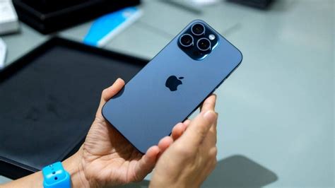 Apple Set For Double Digit Growth Analyst Apple Nasdaqaapl Benzinga