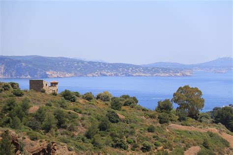 La Maison Du Parc National Des Calanques