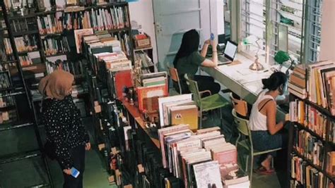 4 Book Cafe Di Surabaya Tempat Nongkrong Sambil Baca Buku