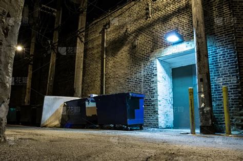 怪异 暗色 巷 城市 夜晚 城市生活 超现实主义的 空的 曙暮光 惊骇素材 花瓣网