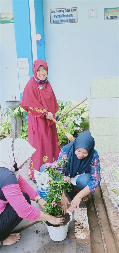 Kegiatan Menanam Pohon Sdn Kademangan 01