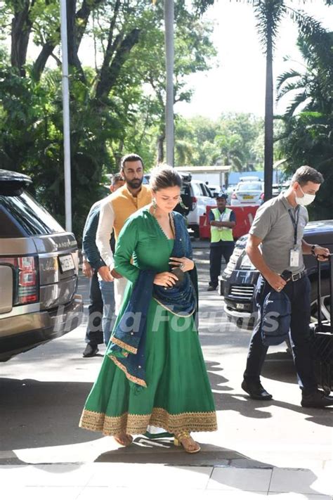 Alia Bhatt Spotted At The Mumbai Airport Photo