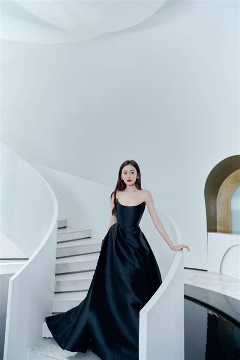 陸女星撞衫徐睿知經典爆乳裝氣場甩差距 網踢到鐵板 ET Fashion ETtoday新聞雲