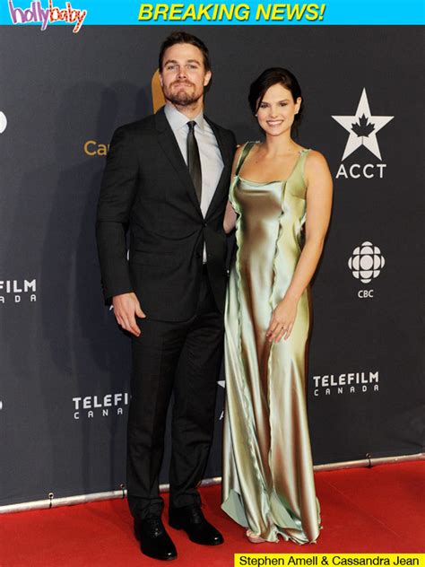 Arrow Star Stephen Amell Reveals Wife Cassandra Jean Is