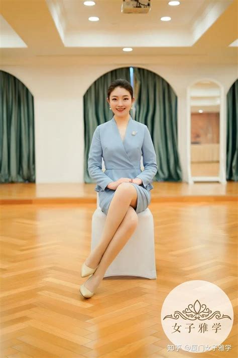 女子雅学礼仪课堂丨得体的坐姿礼仪是怎样的？ 知乎