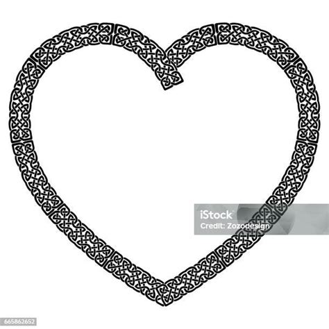 Gaya Celtic Hitam Knotted Heart Dengan Pola Simpul Keabadian Yang Terinspirasi Oleh Irish St