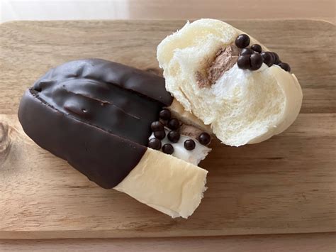 【中評価】「パフチョコダブルホイップサンド チョコ ファミリーマート ファミマルbakery パフチョコダブルホイップサンド」の