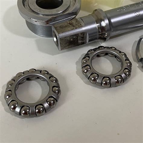 Sugino 75 Njs Bottom Bracket Fixie Track Pista Sports Equipment Bicycles And Parts Parts