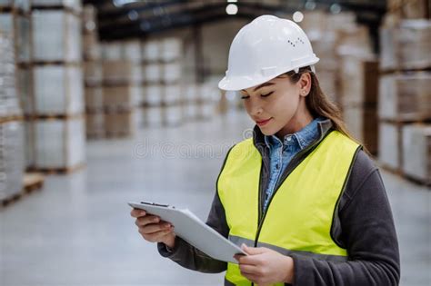Female Warehouse Worker Reading Product Order Order Picking Warehouse