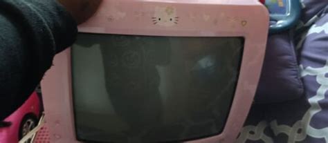 산리오 중고 헬로 키티 핑크 빈티지 Tv와 분홍색 리모컨 및 Dvd 플레이어 위시버킷
