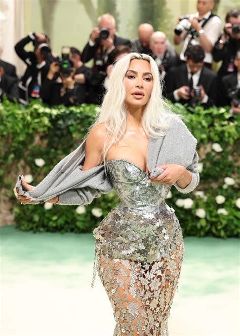 Health Risks Of Corsets As Kim Kardashian Looks ‘unable To Breathe At