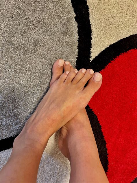 My Feet Love To Pose For You Ritalianlatinafeet