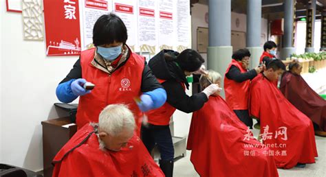 情暖空巢 幸福夕阳 志愿者给溪下麻茶村送便民服务