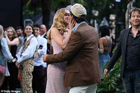 Scarlett Johansson Greets Her Co Stars With A Sweet Kiss As She Mingles With Stars At Jurassic