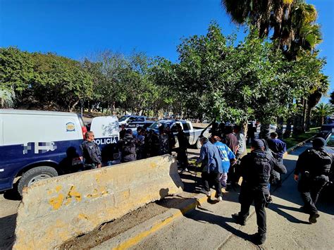 Policía Municipal Detiene A 26 En Garita De San Ysidro