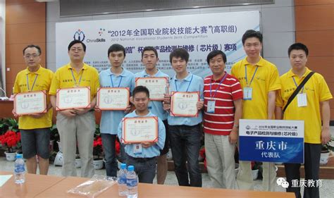 身边的教书育人楷模㉙丨身在三尺讲台 志在教书育人——童世华教育