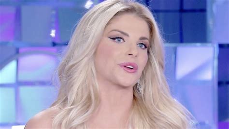 Francesca Cipriani Dice Addio Alla Chirurgia E Presto Mamma Figlio In